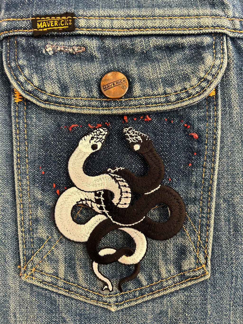 Yin Yang Snakes Patch – Gold Dogs