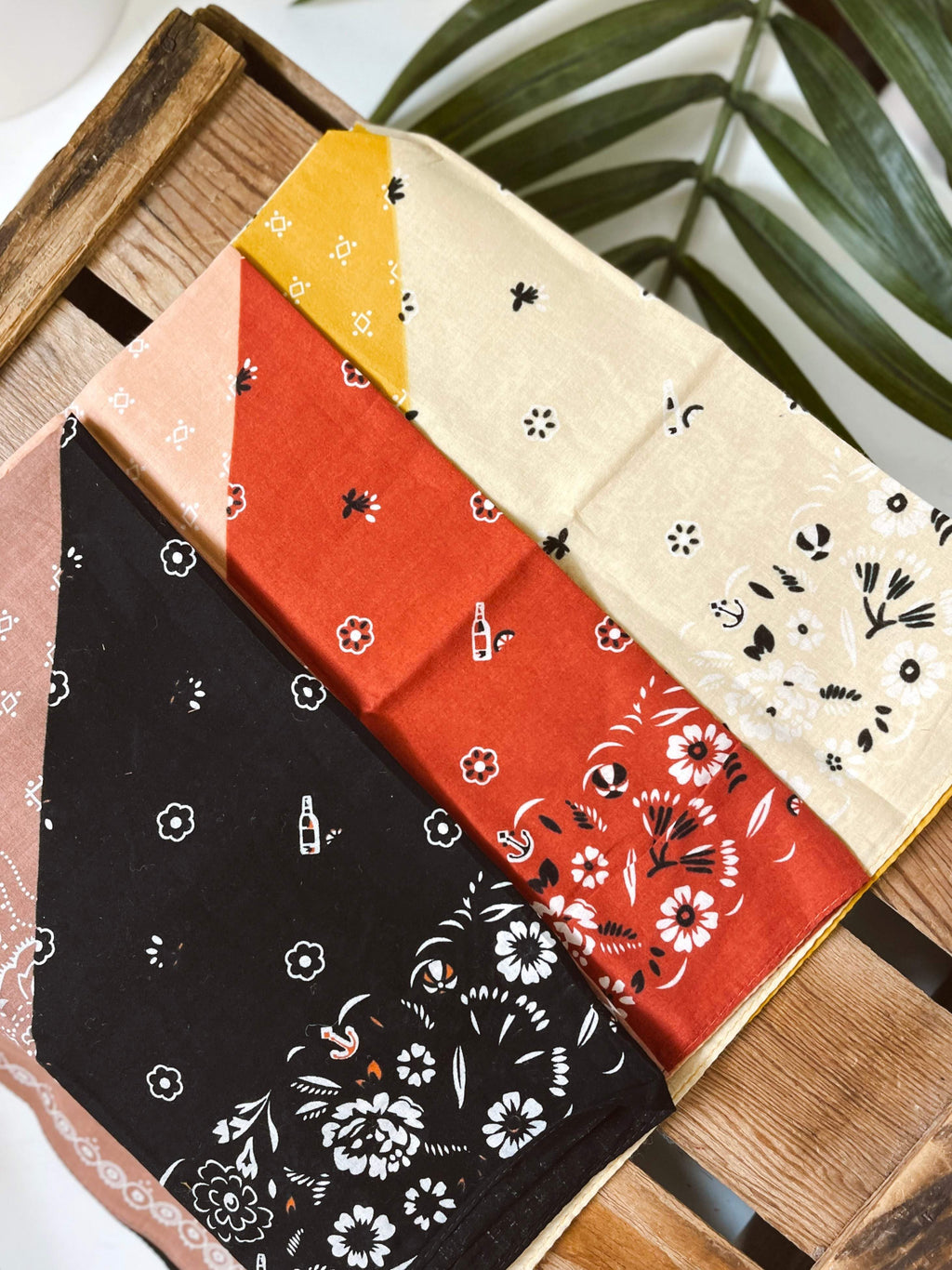 Two Tone Bandana – Gold Dogs